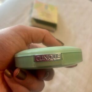 Clinique | Makeup | Clinique Compact Setting Powder In Light Beige ...